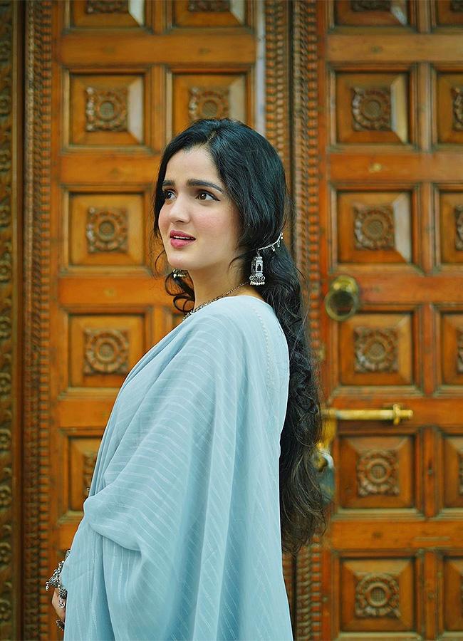 మత్తువదలరా 2 : ఇంటర్‌నెట్‌ను షేక్ చేస్తున్న.. రియా ఎక్కడ? (ఫొటోలు) | Who Is Riya In Mathu ...